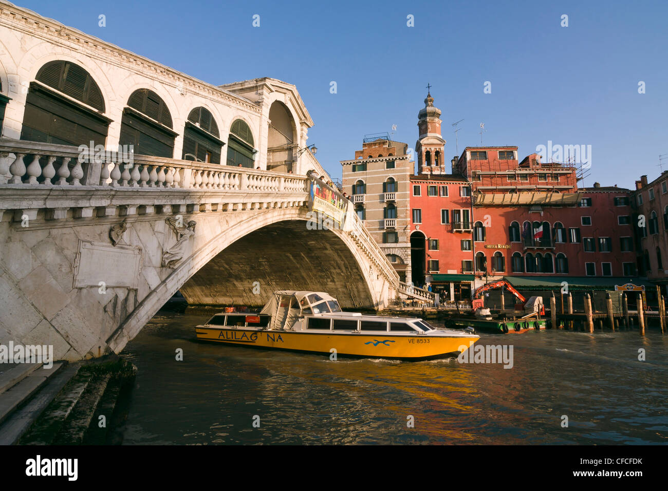 Ponte di Rialto bridge over Grand Canal - Venice, Venezia, Italy ...