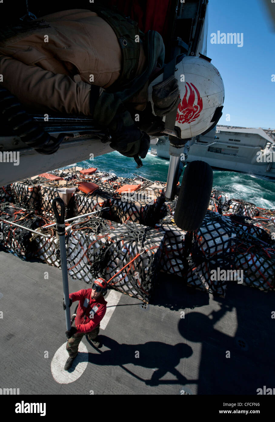 U s navy crewman from helicopter hi-res stock photography and images ...