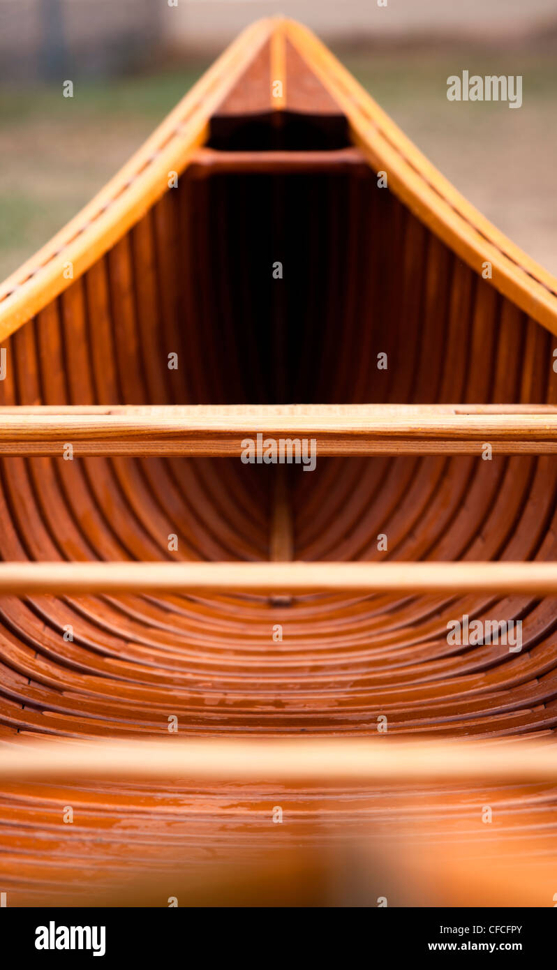 Wood and canvas canoe hi-res stock photography and images - Alamy