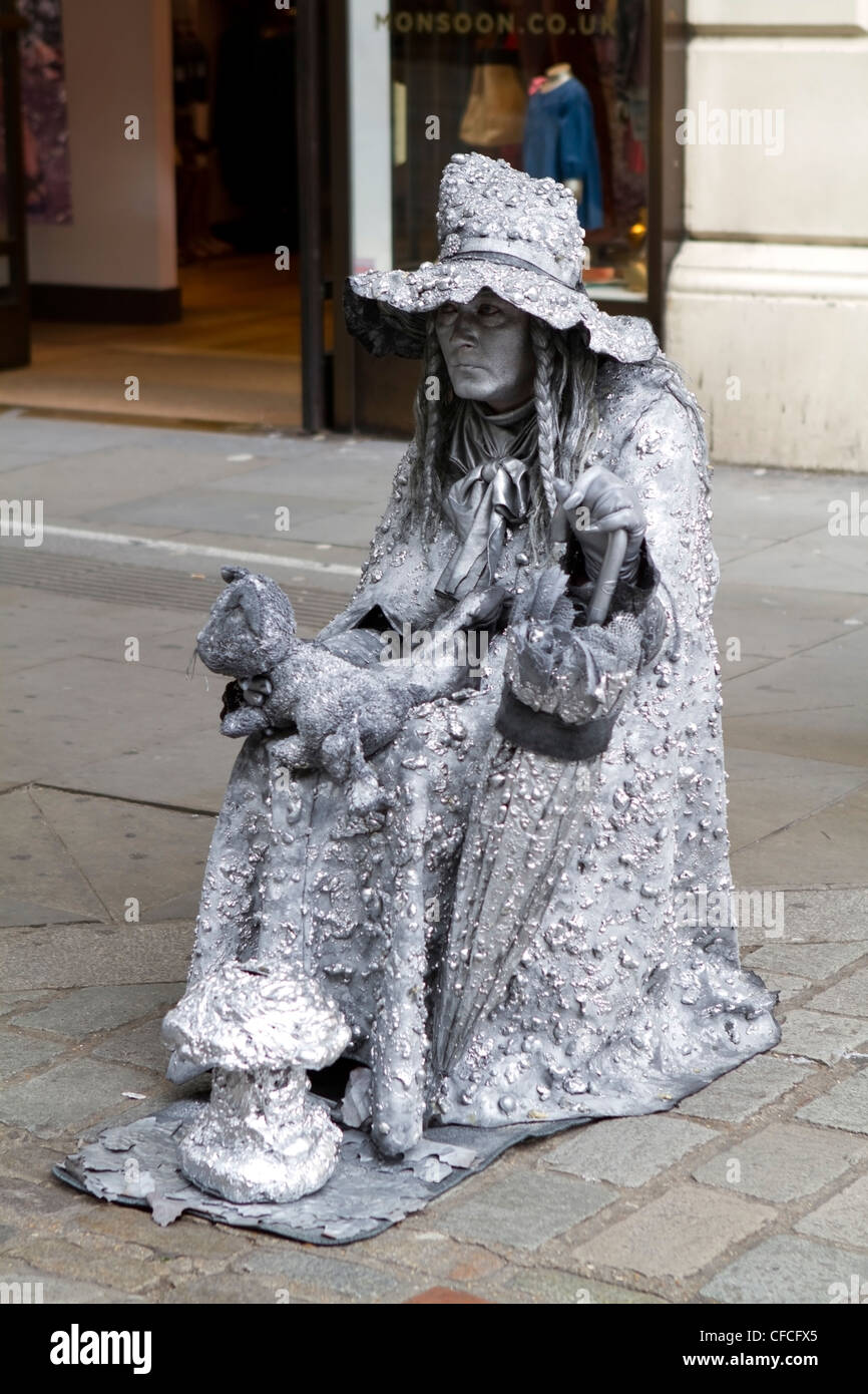 Famous busker hi-res stock photography and images - Alamy