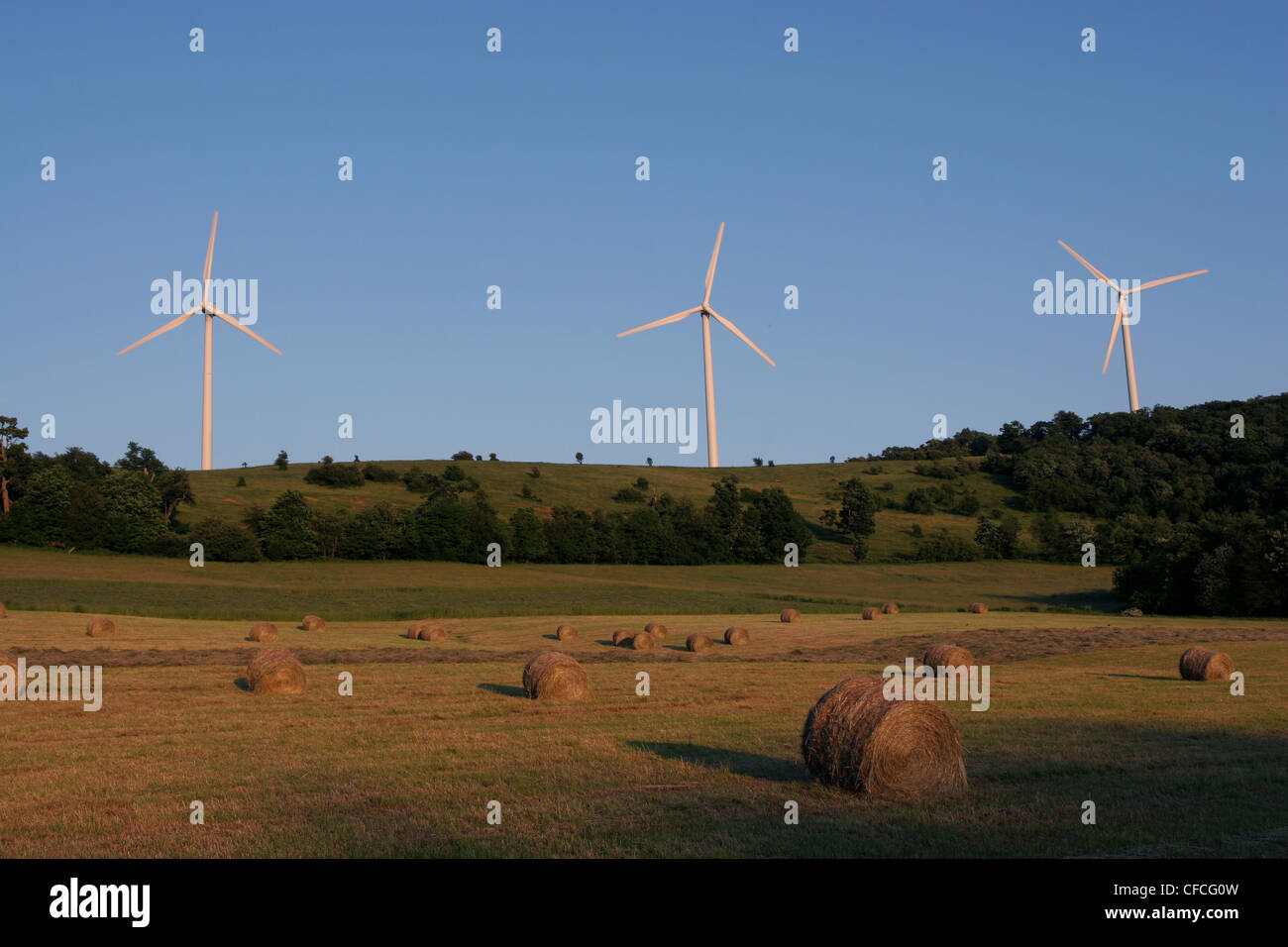 windmill electricity generation Pennsylvania farm Stock Photo - Alamy