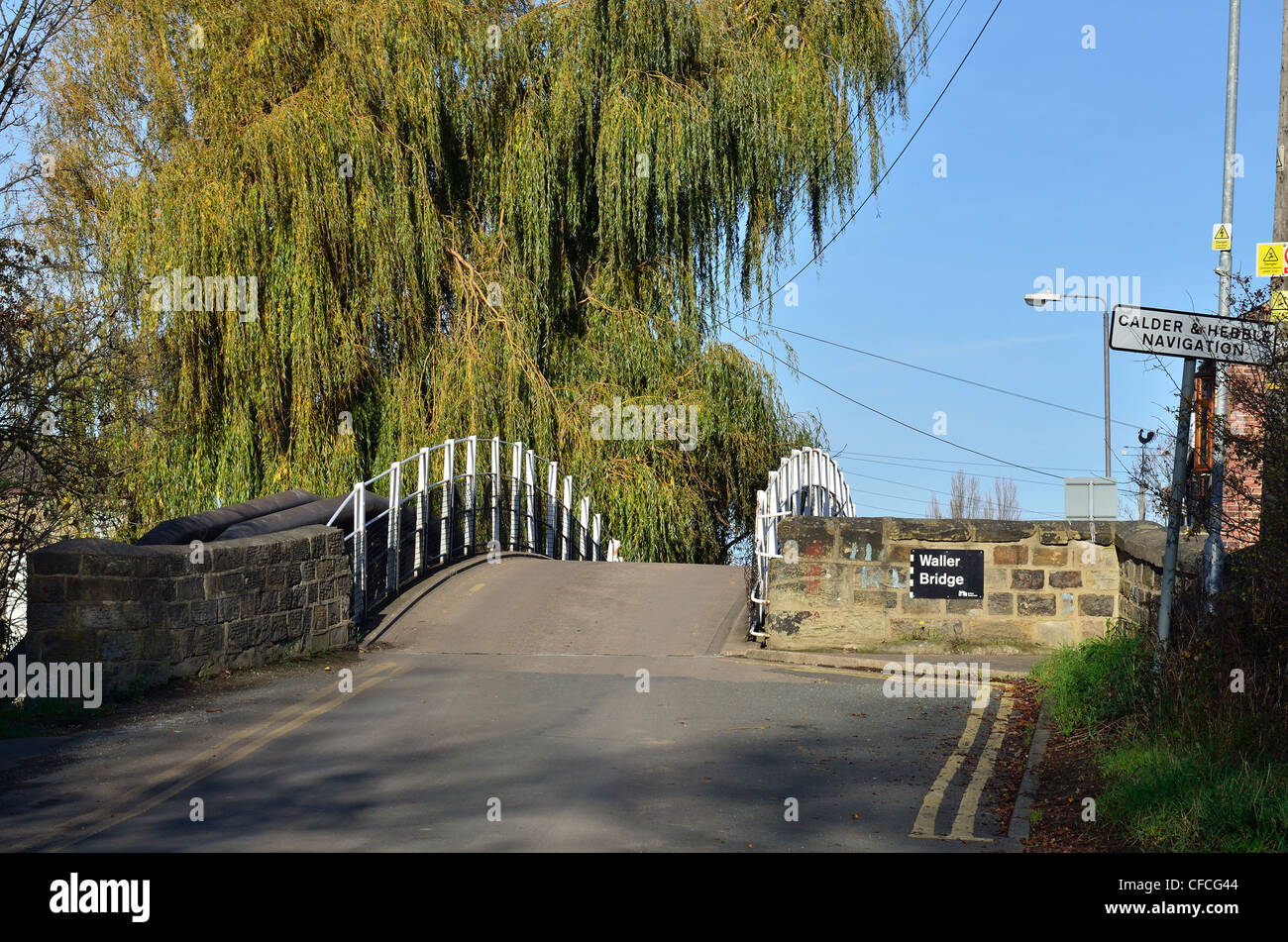 Waller Bridge on the Calder and Hebble Navigation Stock Photo - Alamy