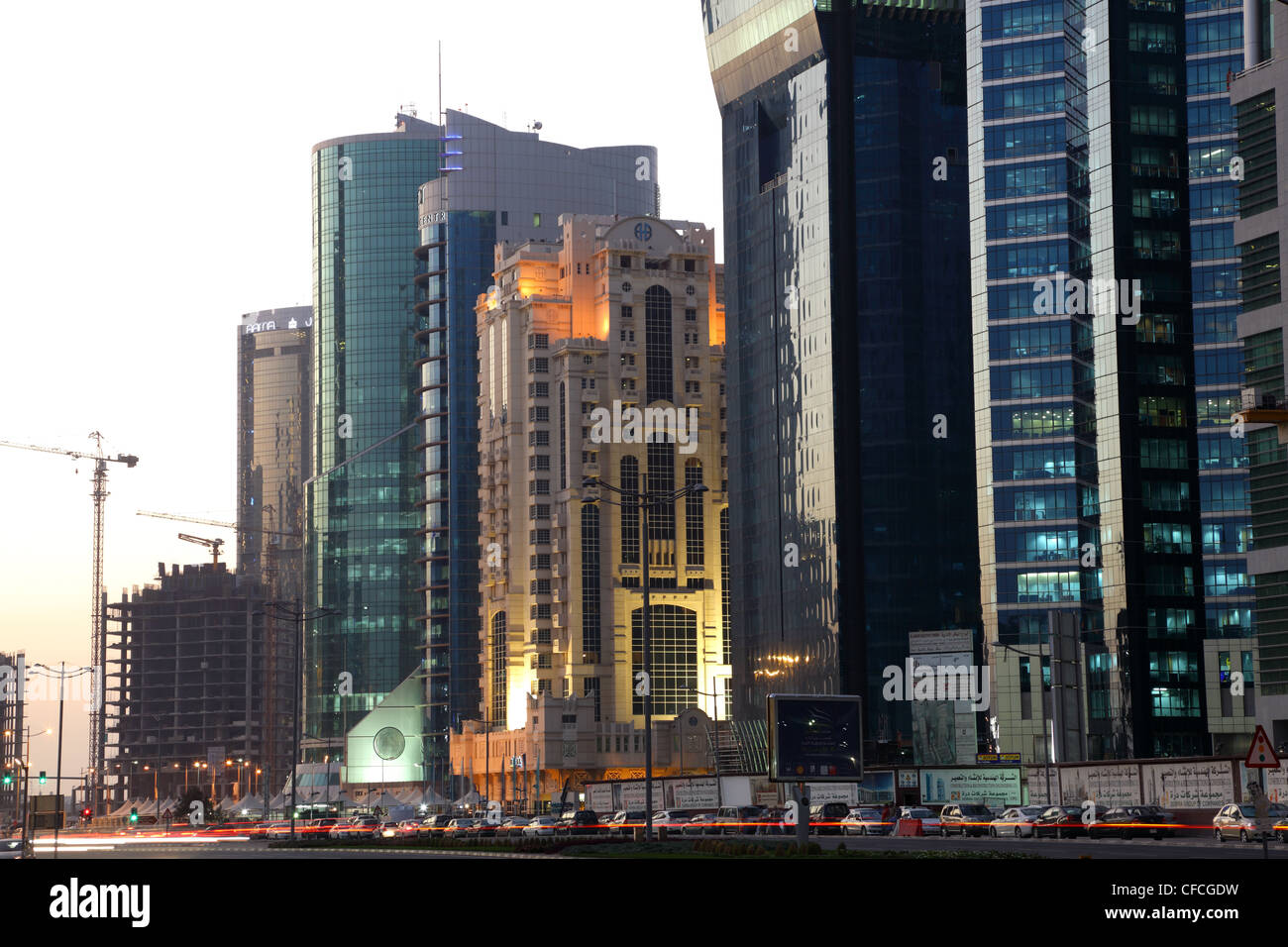 Doha qatar street hi-res stock photography and images - Alamy