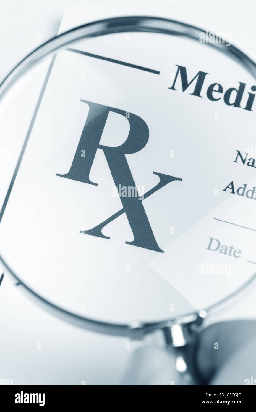 Medicine magnifying glass hi-res stock photography and images - Alamy