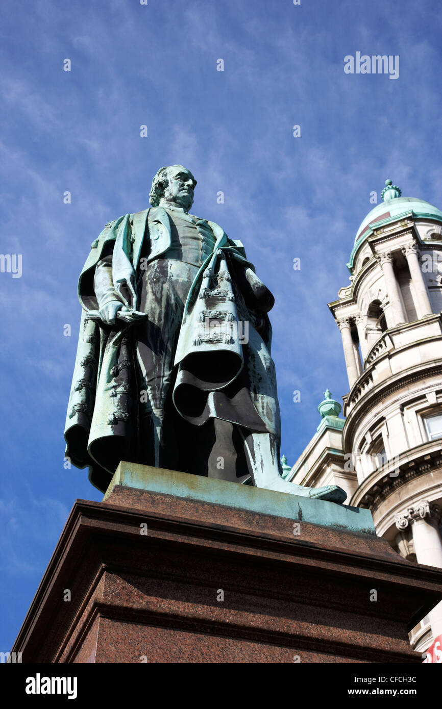 Henry cooke statue hi-res stock photography and images - Alamy