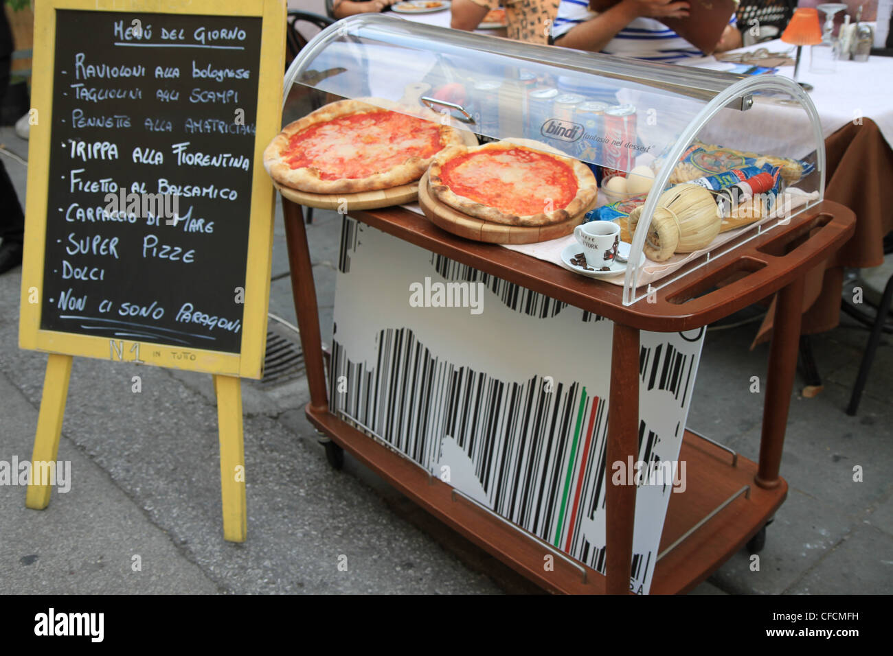 Menu and food display in Pisa, Italy Stock Photo - Alamy
