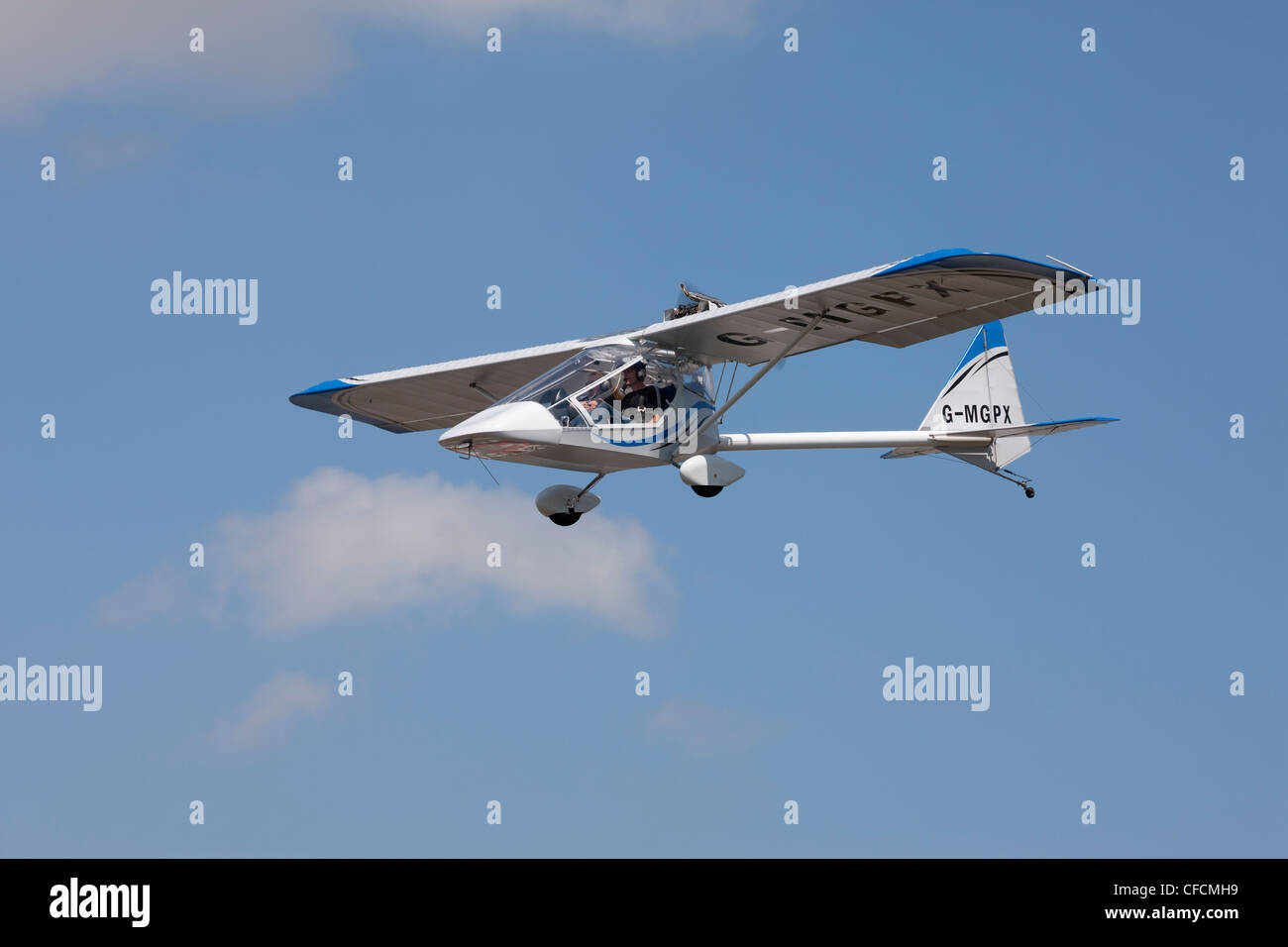 Kolb Twinstar MKIII Xtra G-MGPX microlight aircraft on final approach ...
