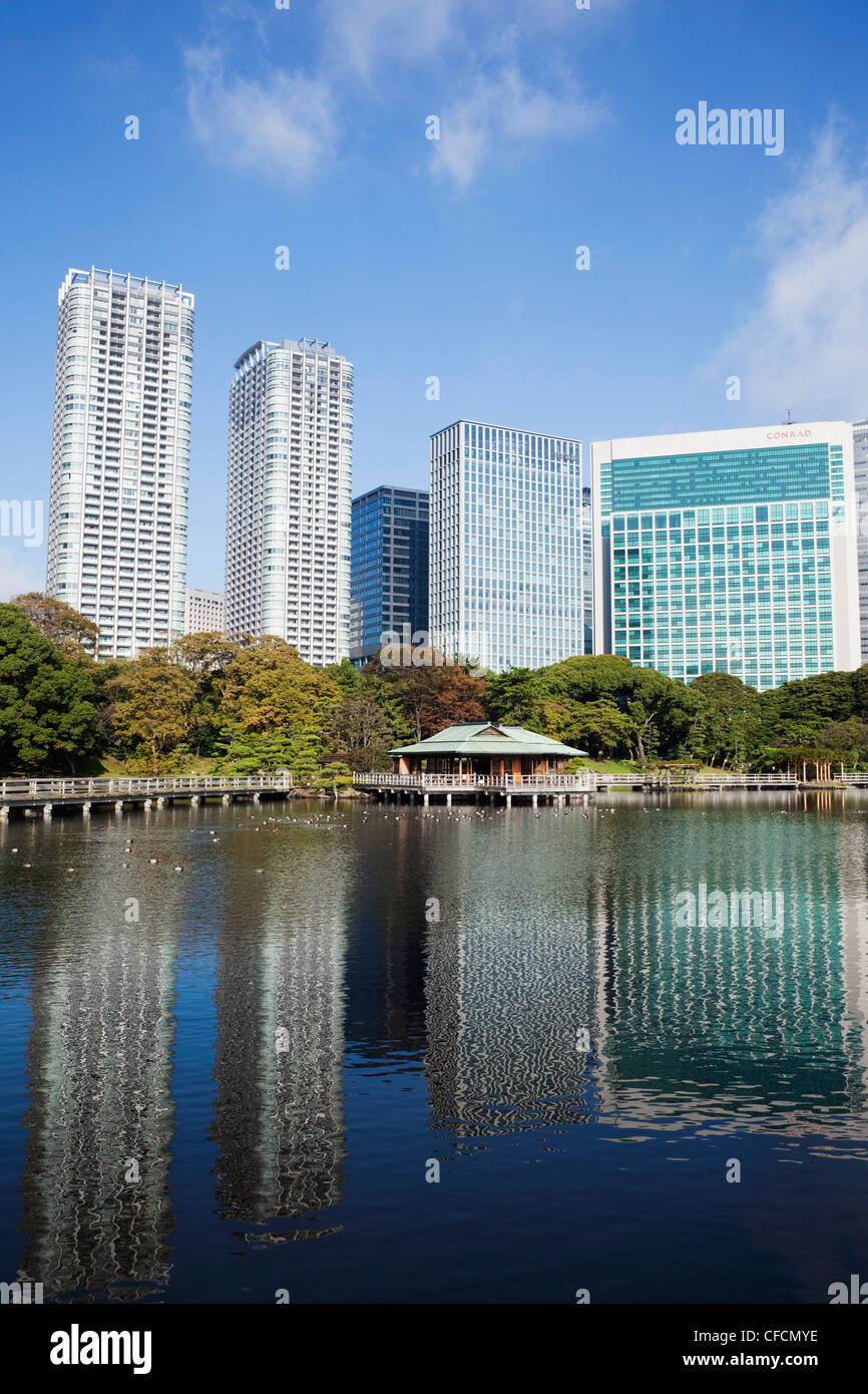 Japan, Tokyo, Hama Rikyu Japanese Garden and Shiodome Area Skyline ...