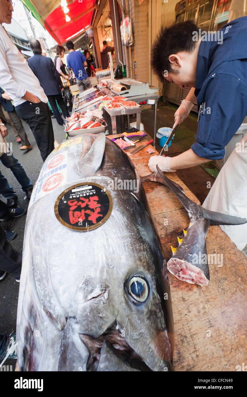 Japan, Tokyo, Tsukiji Market, Retail Tuna Fish Stall Stock Photo - Alamy