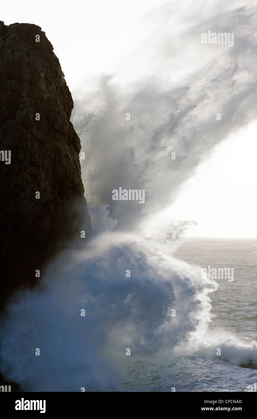 Large crashing wave hi-res stock photography and images - Alamy