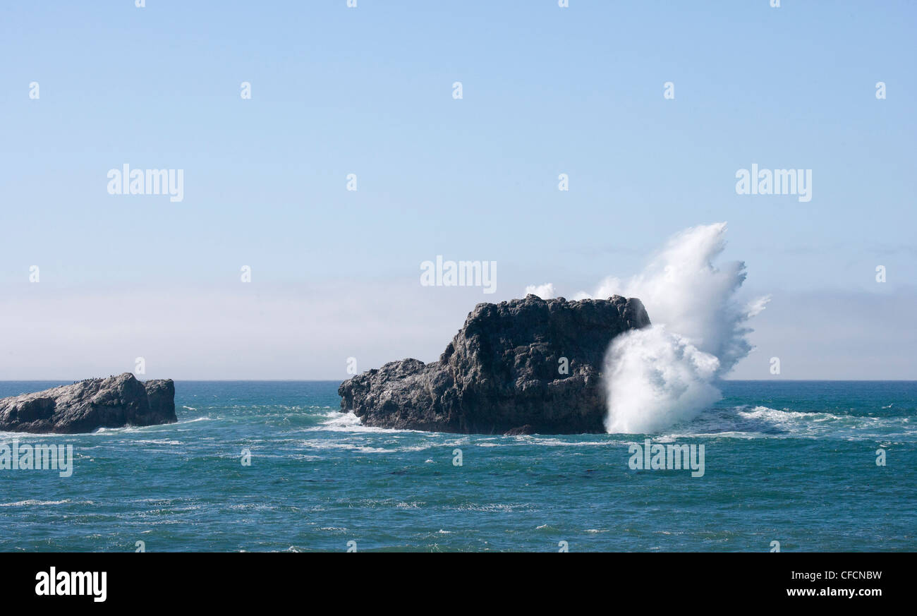 Ocean Wave Crashing on a Large Rock Stock Photo - Alamy