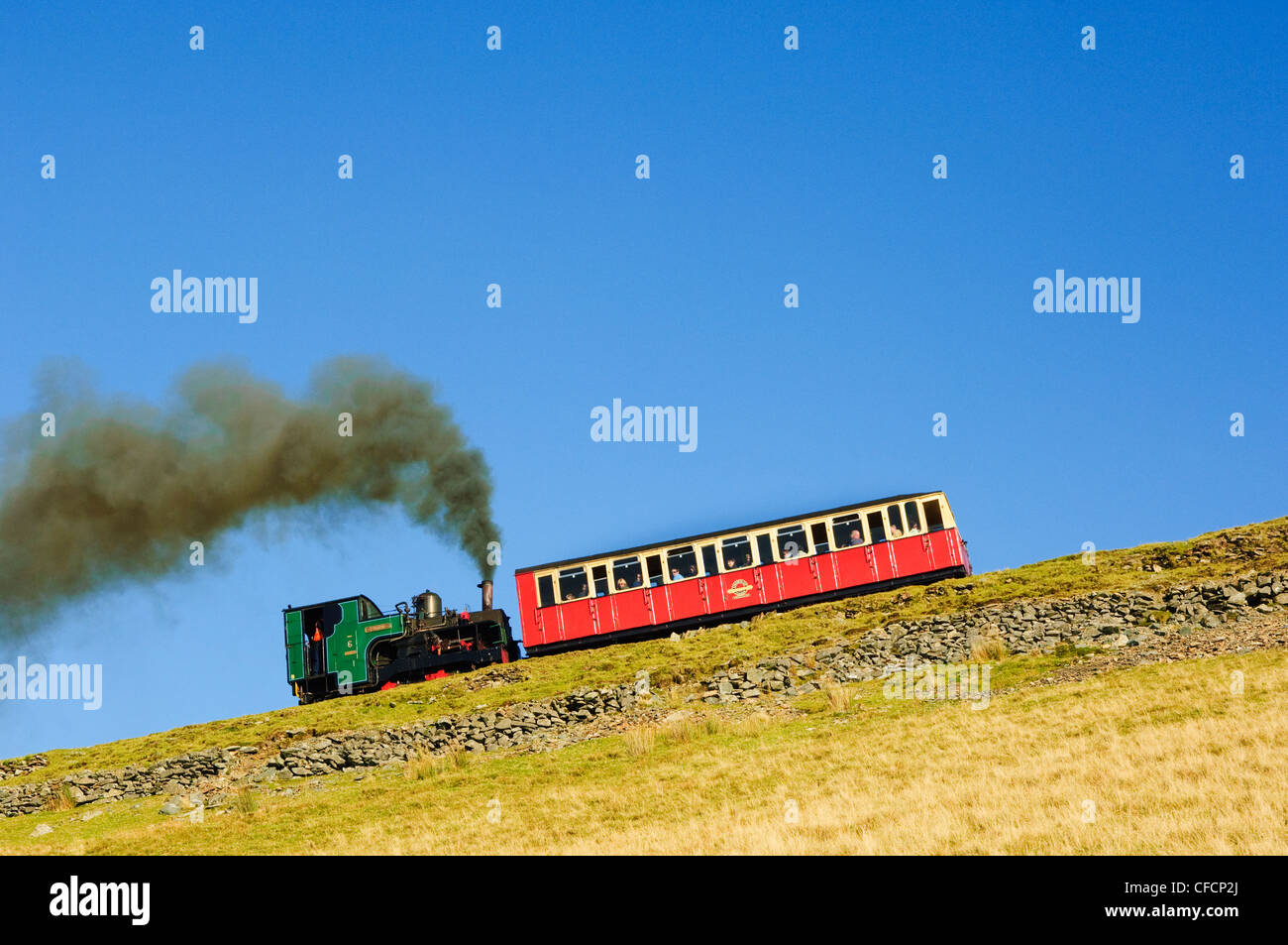 Train on Snowdon Mountain Railway/Rheilfordd Yr Wyddfa, Snowdonia ...