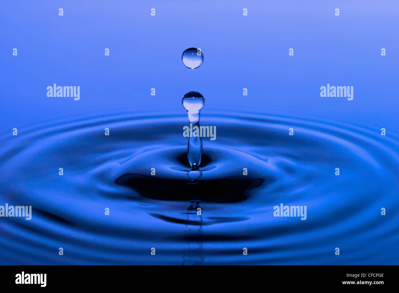 Single raindrop hi-res stock photography and images - Alamy