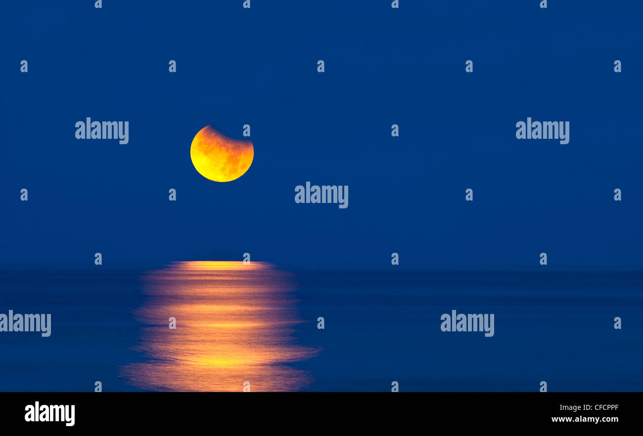 Solar eclipse setting hi-res stock photography and images - Alamy