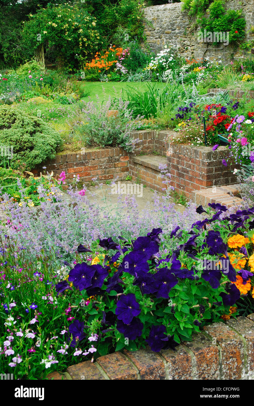 Colourful garden walls hi-res stock photography and images - Alamy