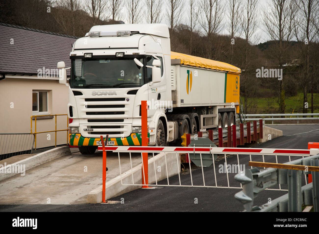 Tarmac Lorry High Resolution Stock Photography and Images - Alamy