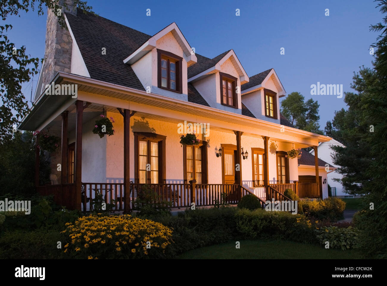 Cottage With White Porch High Resolution Stock Photography and Images ...