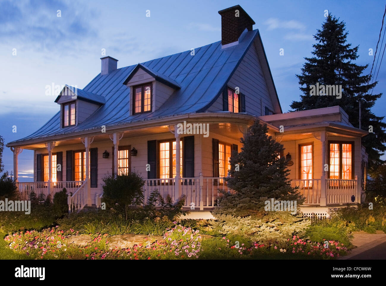 Canadian style buildings hi-res stock photography and images - Alamy