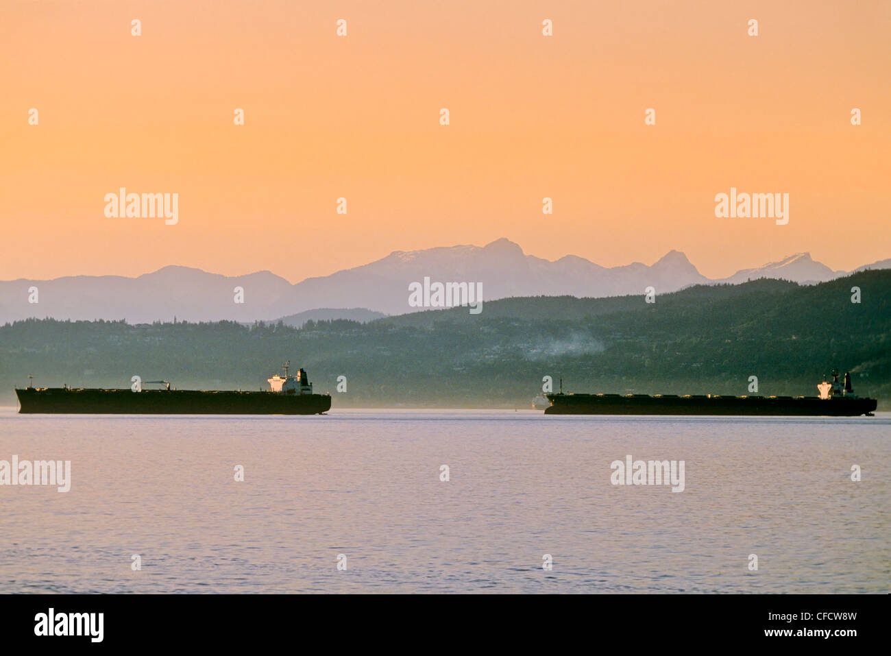 Container ship in english bay hi-res stock photography and images - Alamy