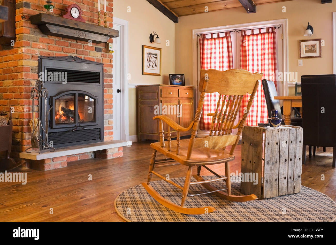 Antique fireplace hi-res stock photography and images - Alamy