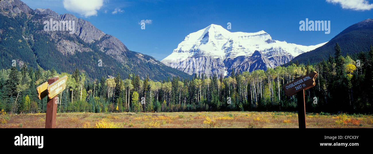 View of Mount Robson in the early fall, Mount Robson Provincial Park ...