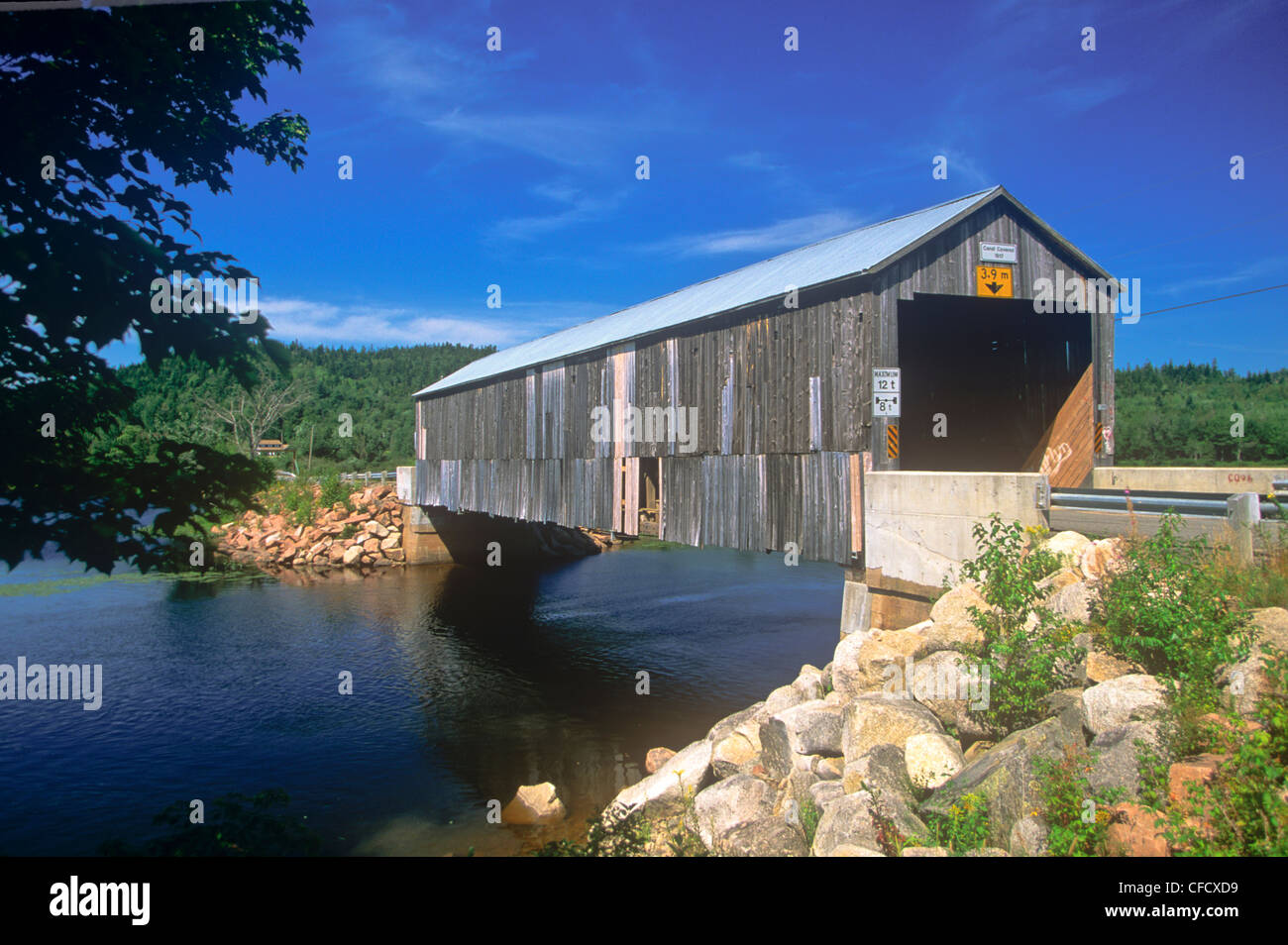 White canal bridges hi-res stock photography and images - Alamy