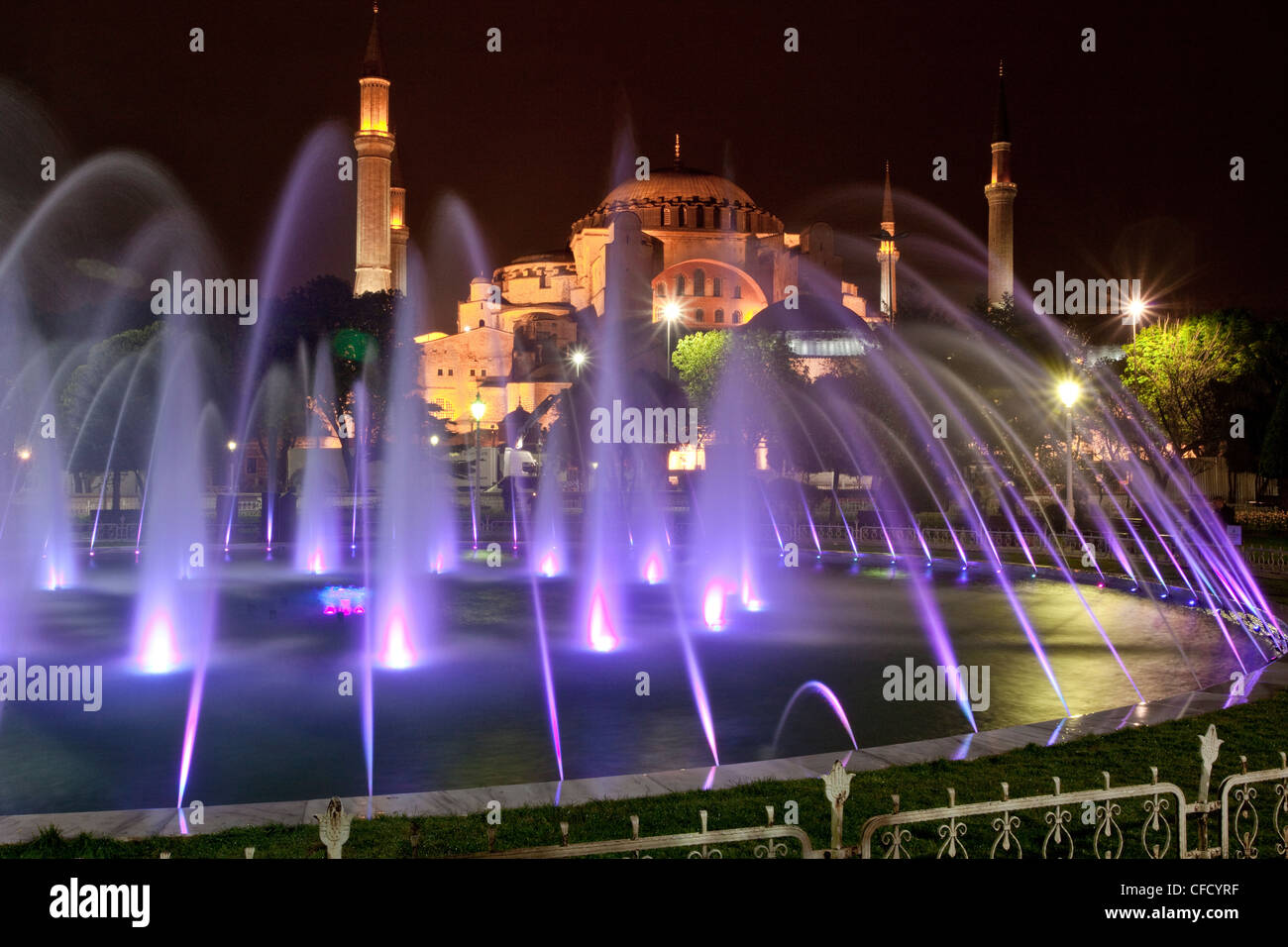 Pool illuminated fountains outside people hi-res stock photography and ...