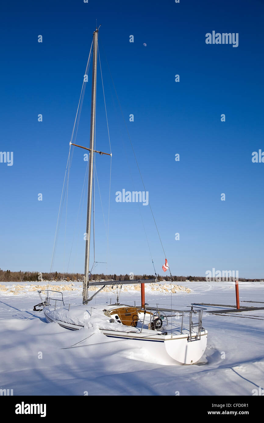 Abandoned sailboats hi-res stock photography and images - Alamy