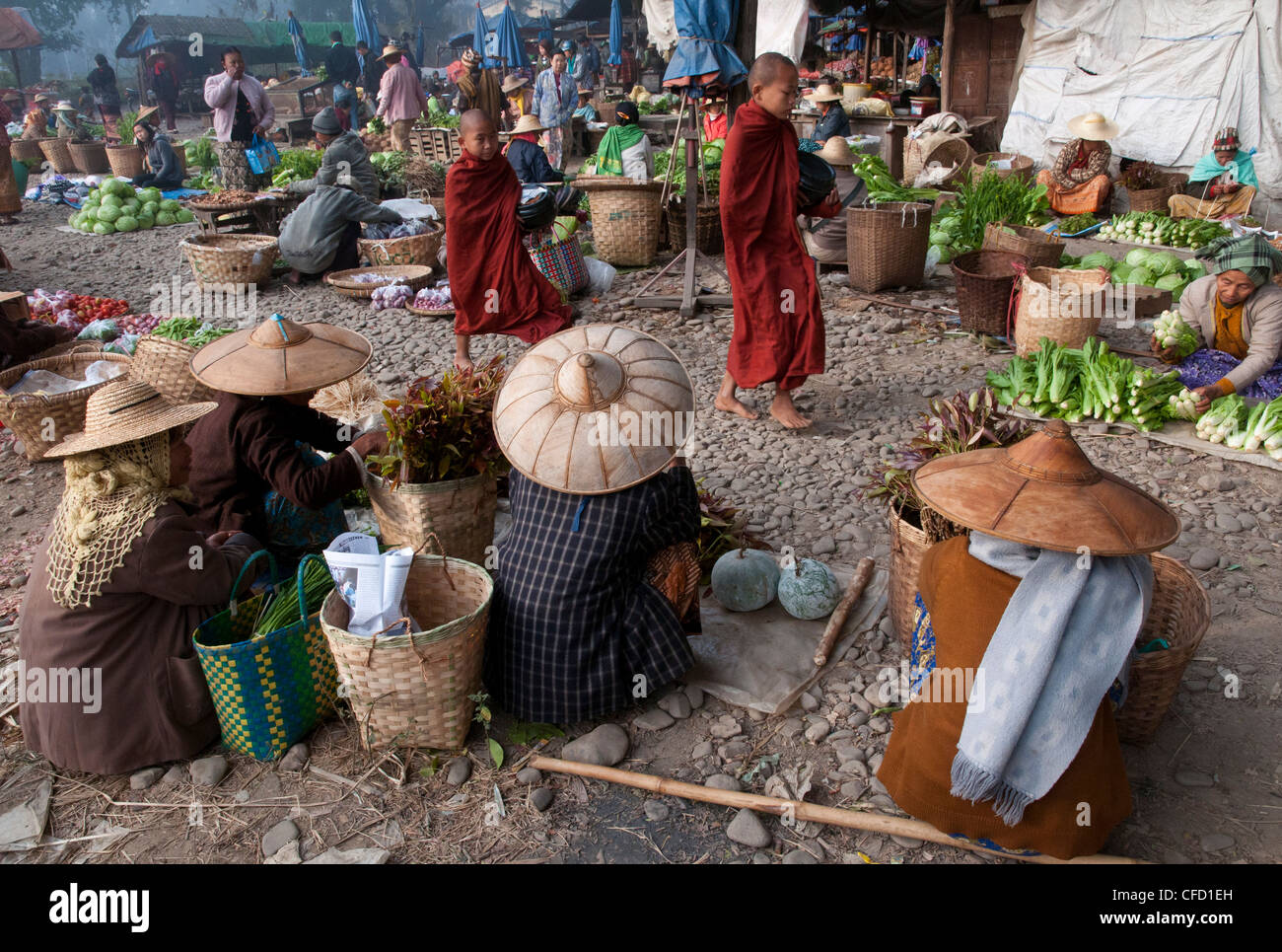 Morning market, Hsipaw, Northern Shan State, Myanmar, Asia Stock Photo ...