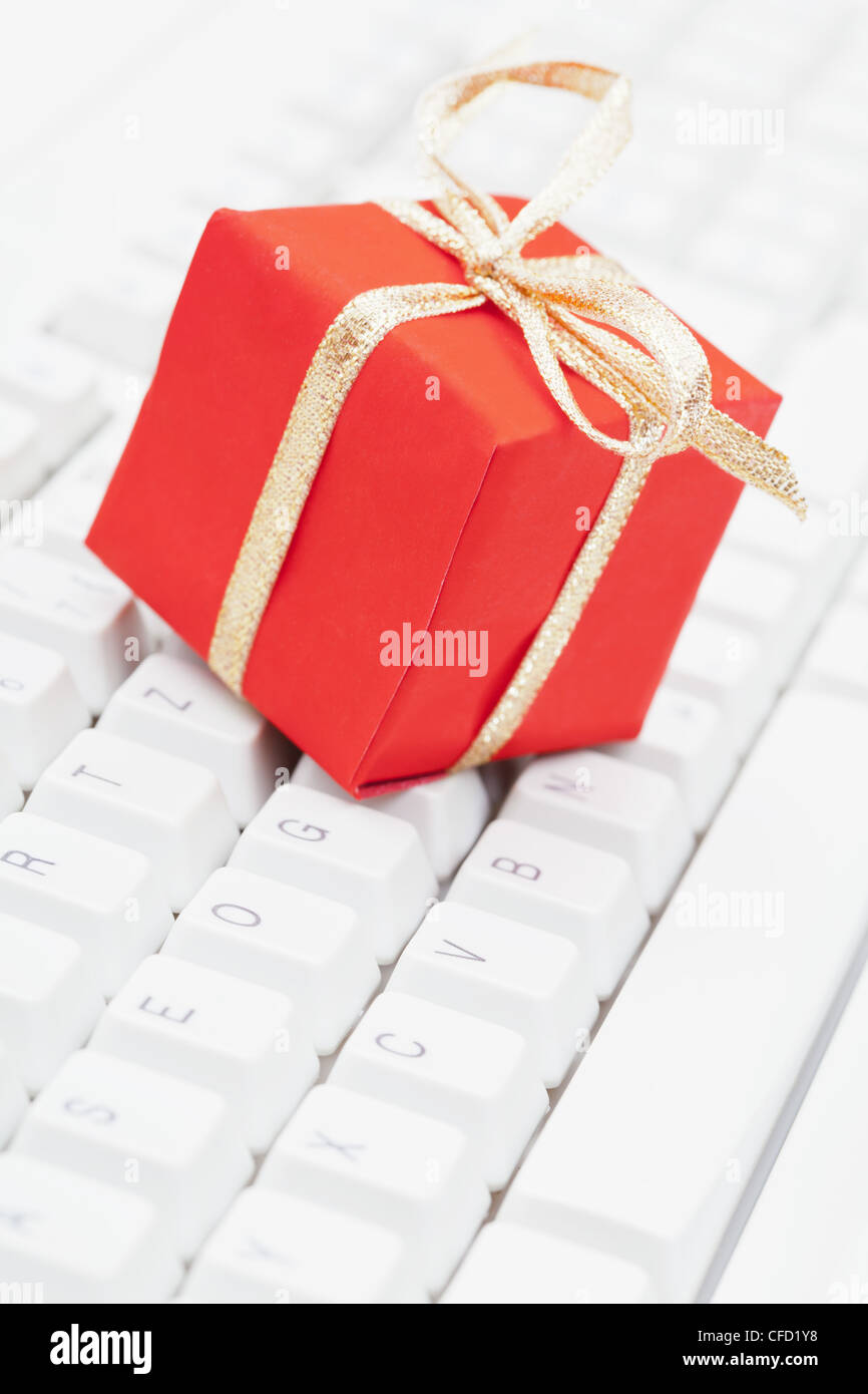 Gift symbol on keyboard hi-res stock photography and images - Alamy