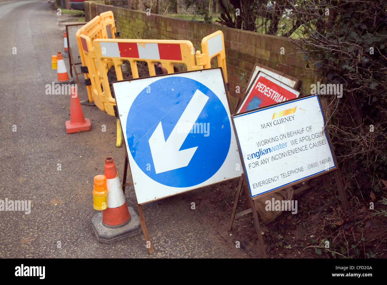 Road sign direction uk hi-res stock photography and images - Alamy