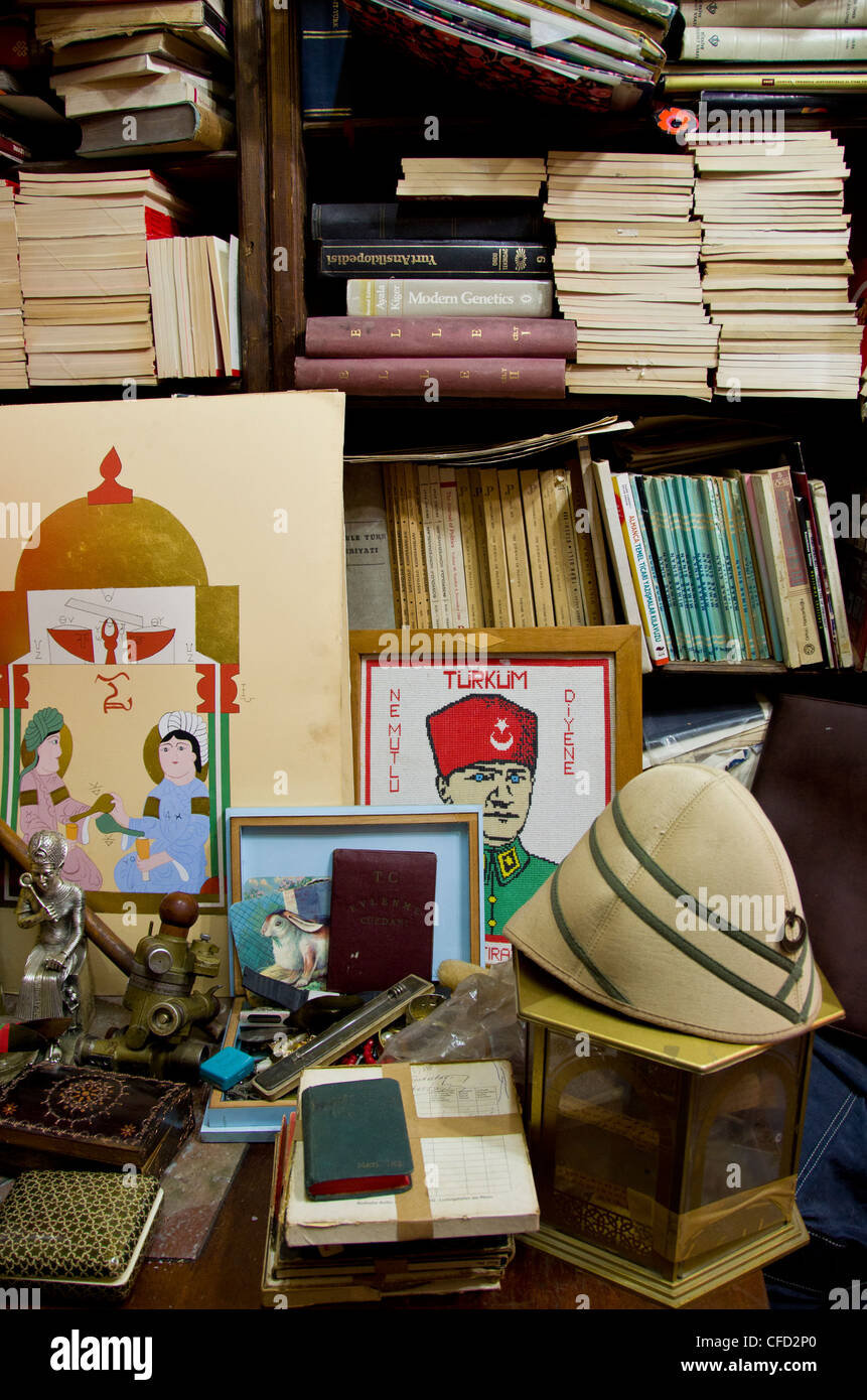 Curio shop interior hi-res stock photography and images - Alamy