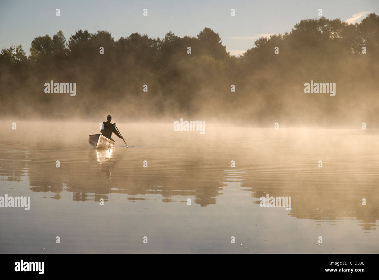 River severn canoes hi-res stock photography and images - Alamy