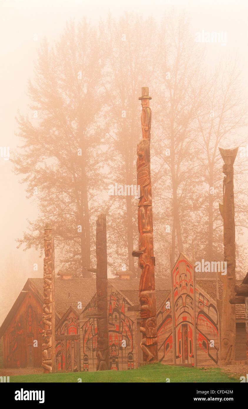 Indigenous canada long house hi-res stock photography and images - Alamy