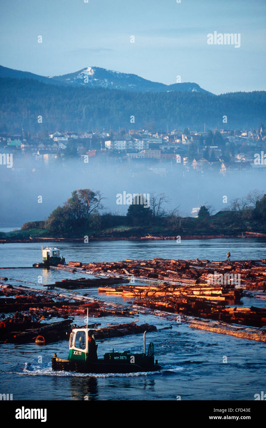 Logging booms hi-res stock photography and images - Alamy