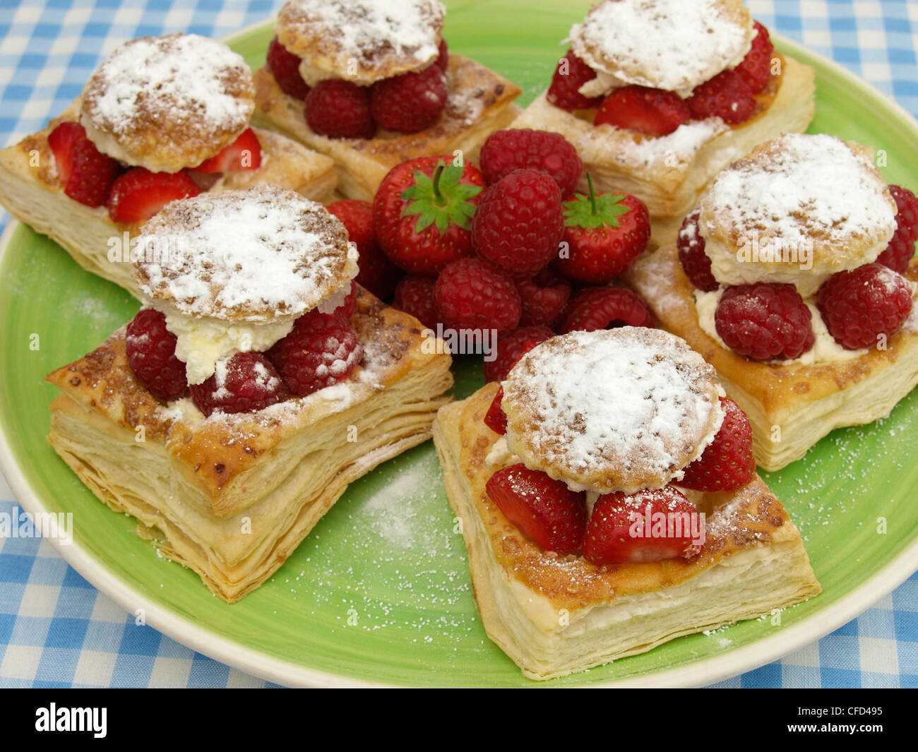 Raspberry cream puffs hi-res stock photography and images - Alamy