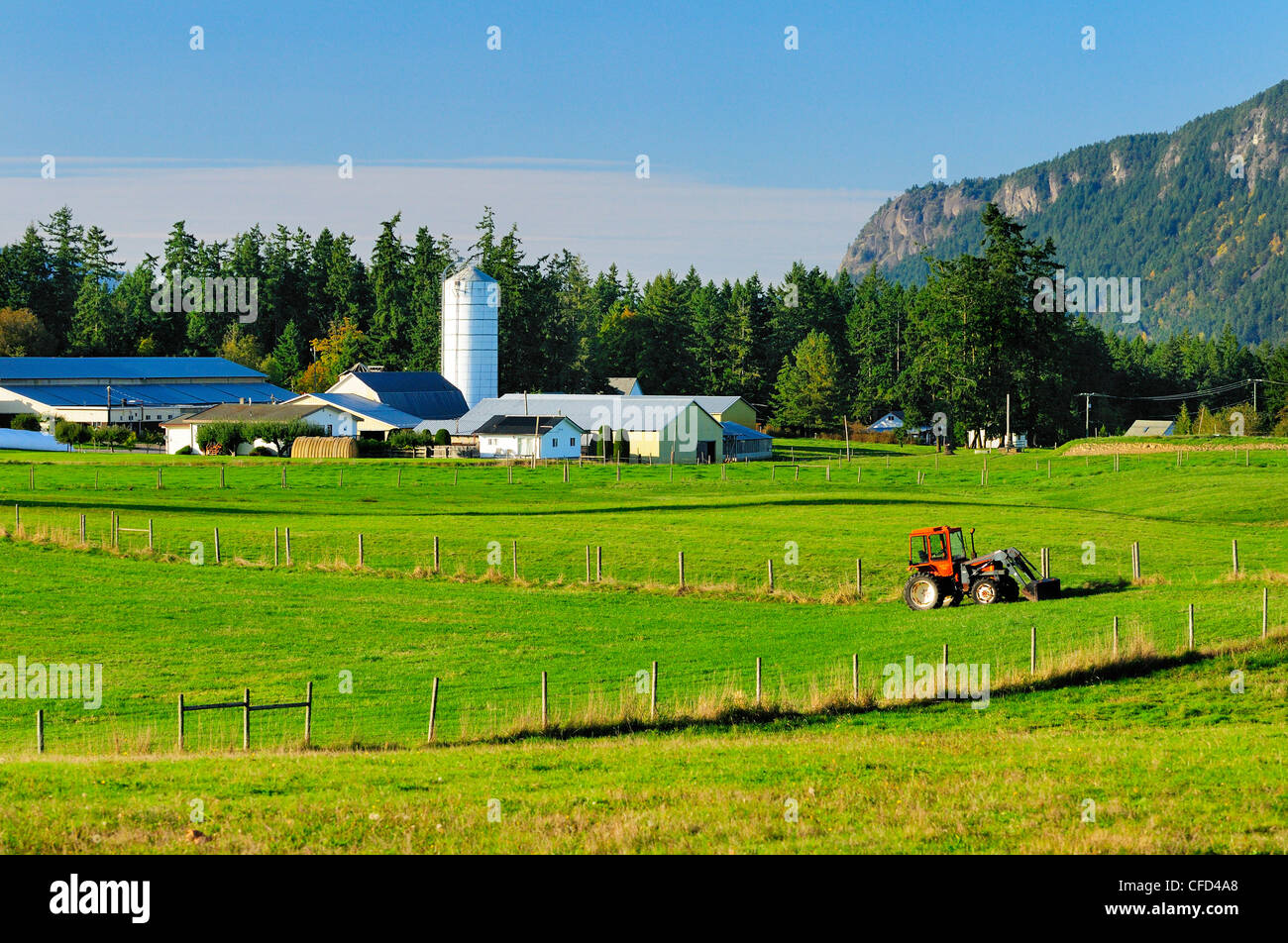 Tractors and silos hi-res stock photography and images - Alamy