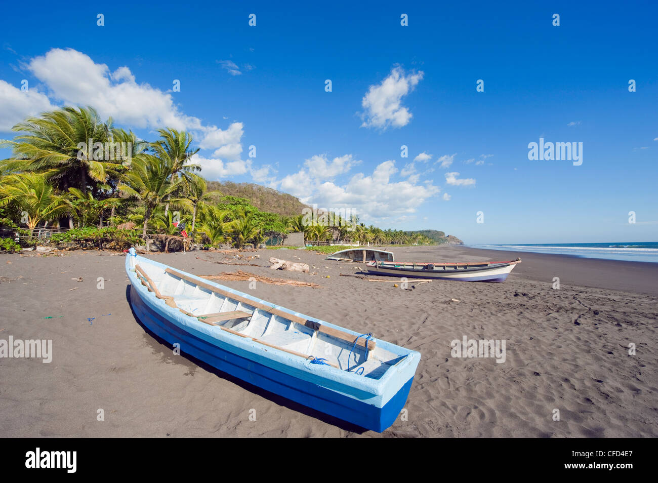 Fishing boats on the beach at Playa Sihuapilapa, Pacific Coast, El ...