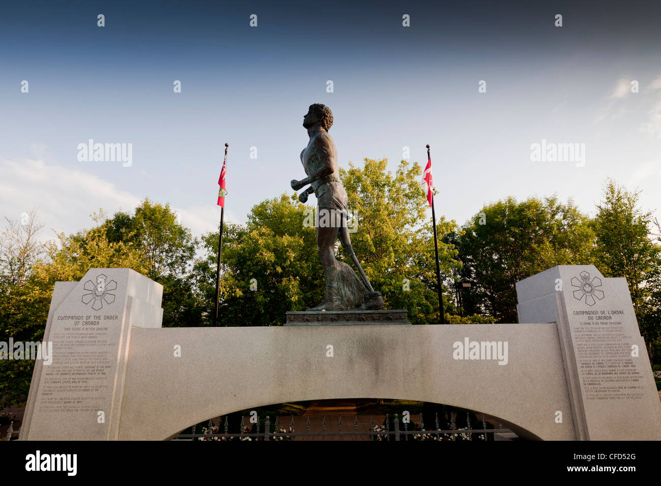 Terry fox memorial monument thunder hi-res stock photography and images ...