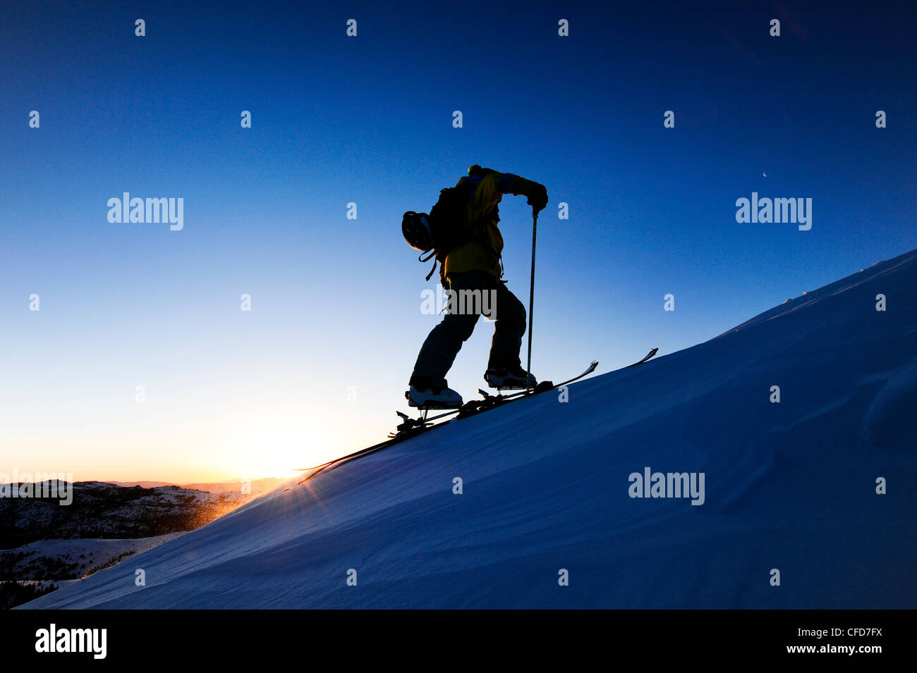 Person silhouette snow hi-res stock photography and images - Alamy
