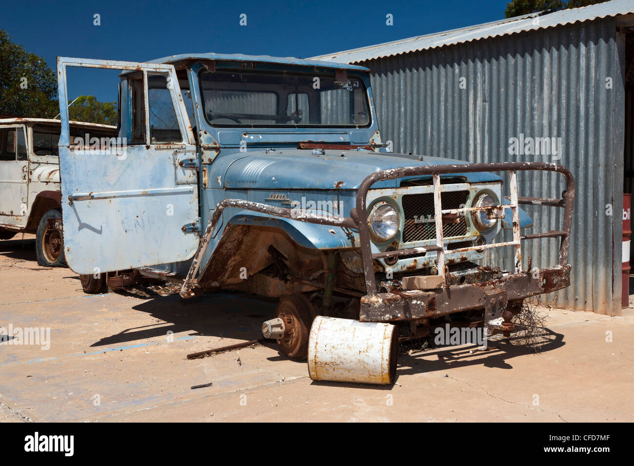 Rusty Scrap Toyota Land Cruiser at Cook on the Nullarber Plain Stock ...