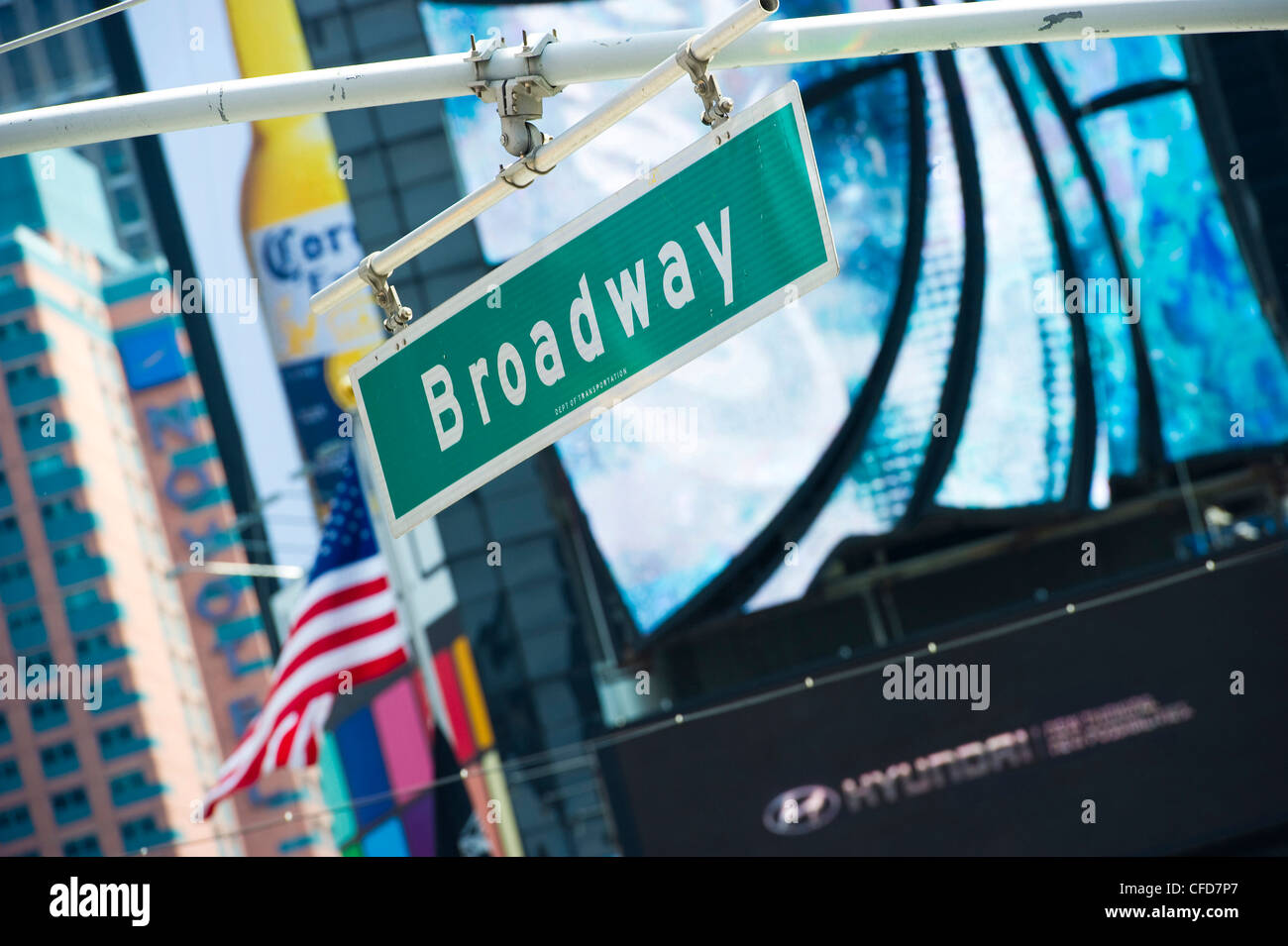 Manhattan broadway green road sign hi-res stock photography and images ...