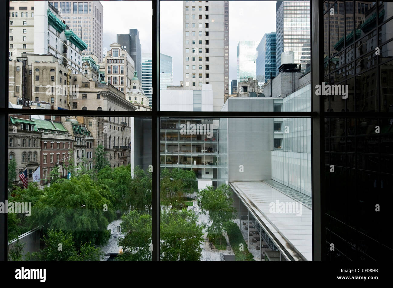 Moma new york exterior hi-res stock photography and images - Alamy