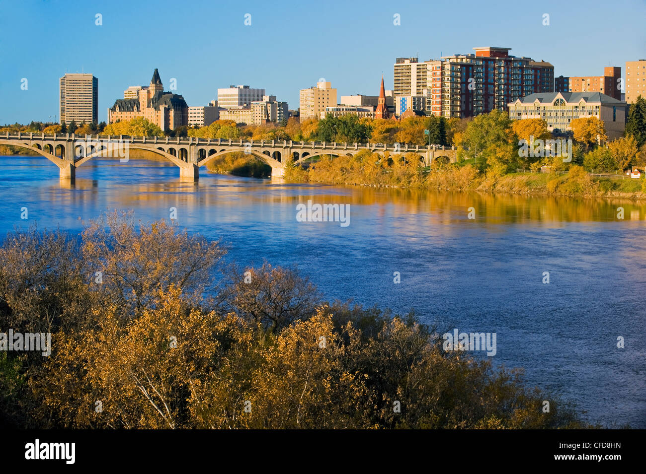 Saskatoon bridges hi-res stock photography and images - Alamy