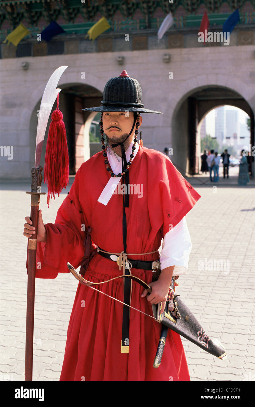 Korea, Seoul, Gyeongbokgung Palace, Ceremonial Guard in Traditional ...