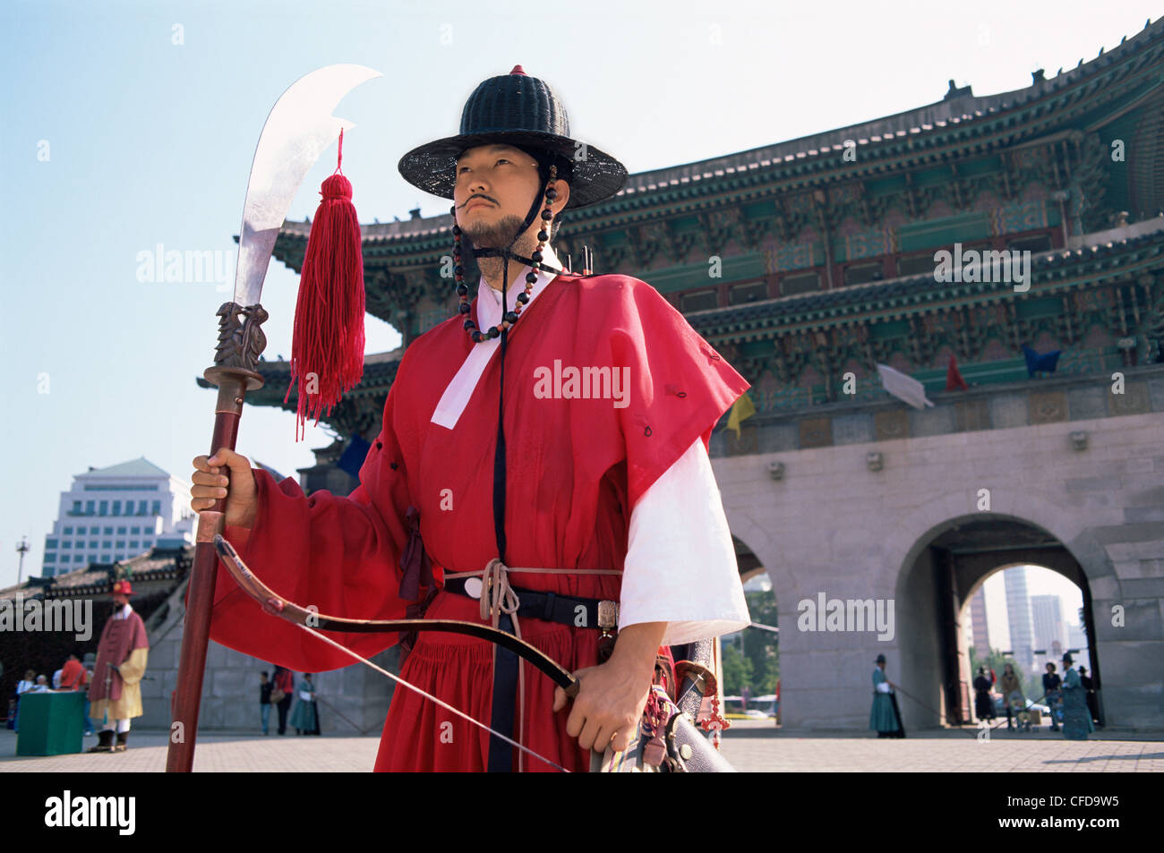 Korea, Seoul, Gyeongbokgung Palace, Ceremonial Guard in Traditional ...