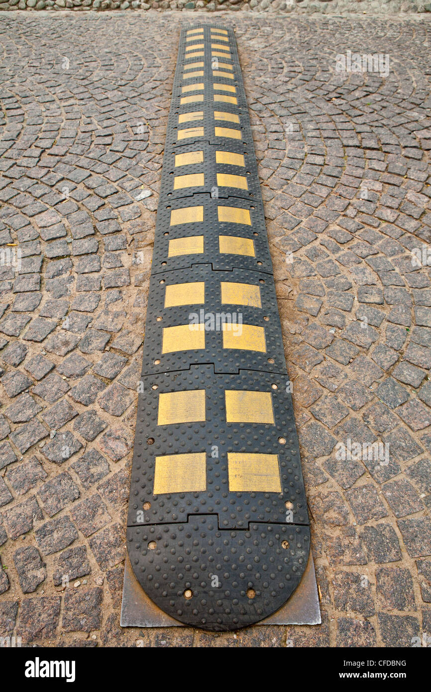 Car speed bump hi-res stock photography and images - Alamy