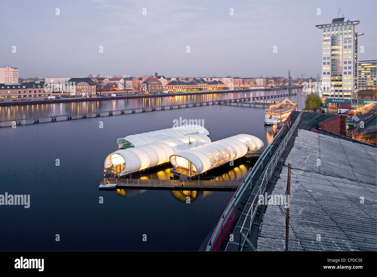 Border pool hi-res stock photography and images - Alamy