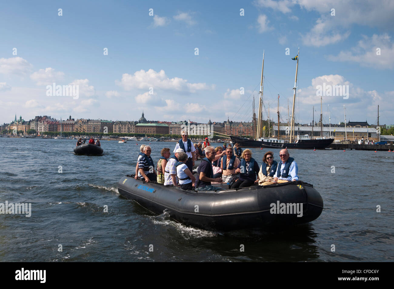 Zodiac excursion from cruiseship MS Deutschland (Reederei Peter ...
