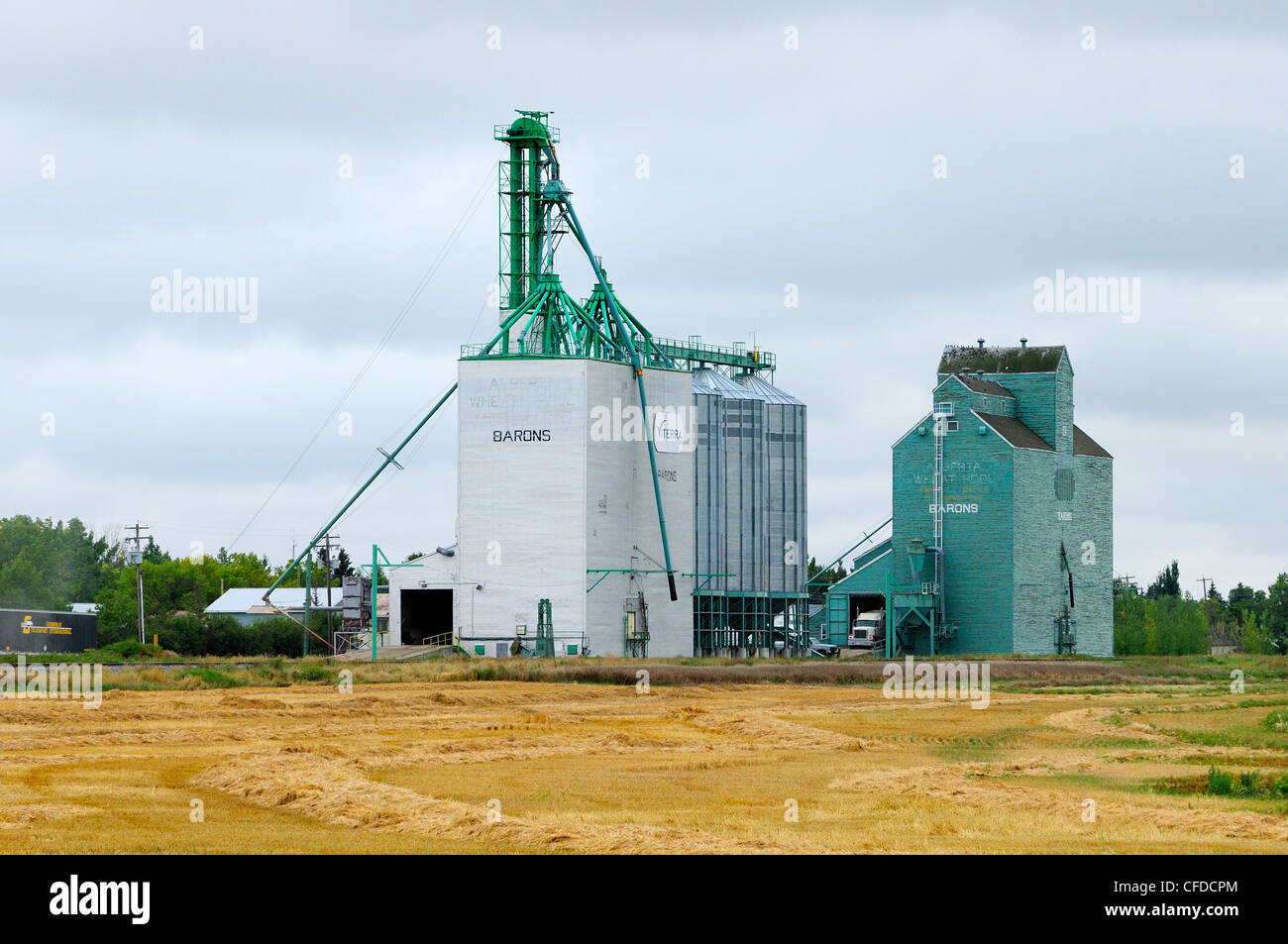 Alberta terminals grain elevator hi-res stock photography and images ...
